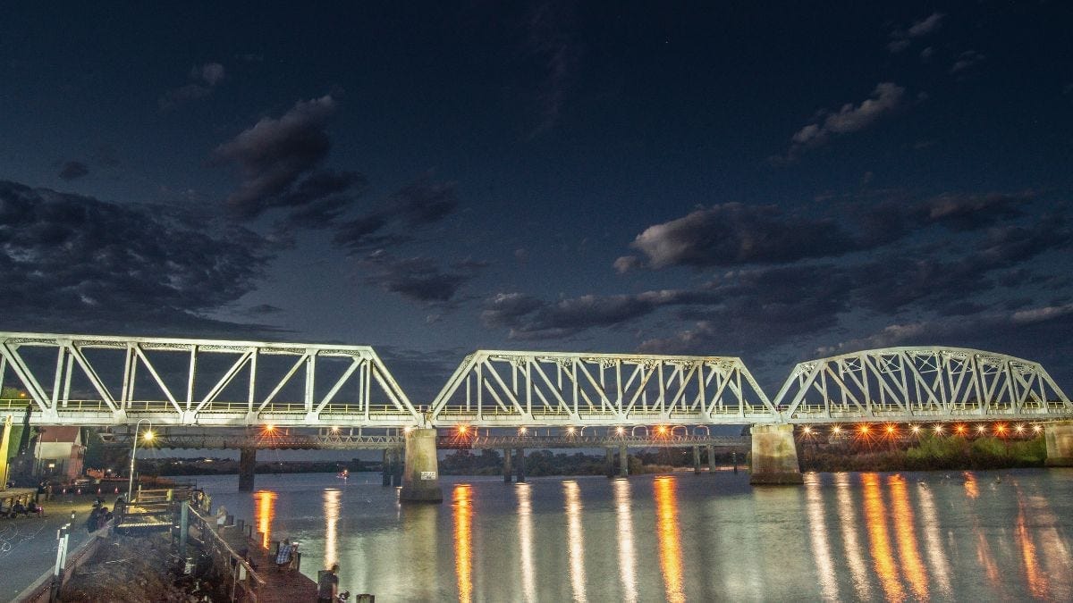 If Murray Bridge community wants to light up rail bridge, its owners ...