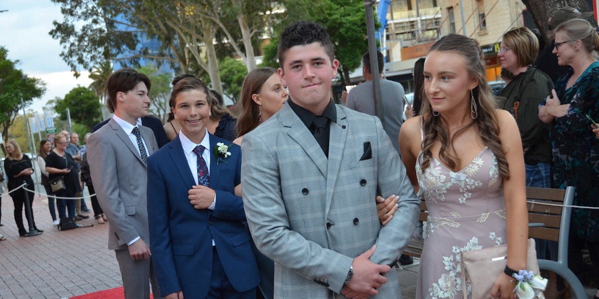 Unity College formal 2021: see the year 12s arrive at Murray Bridge ...