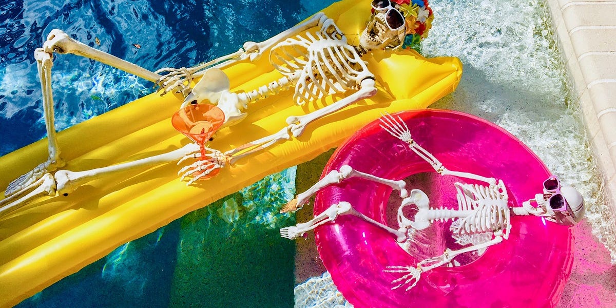 Spooky swim to mark opening of Murray Bridge pool season